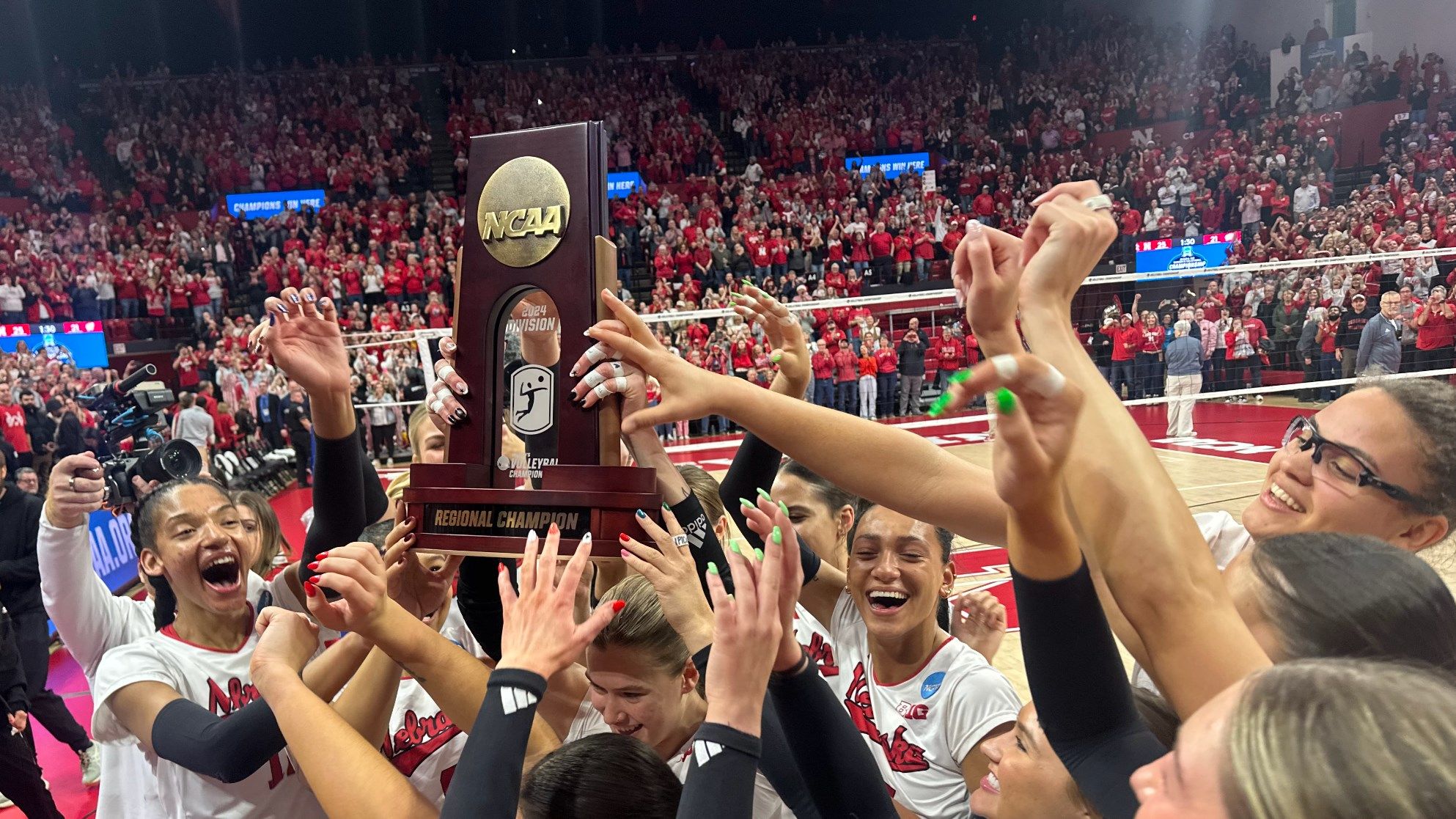 FINAL FOUR BOUND: Huskers sweep Wisconsin in Elite Eight, punch ticket ...